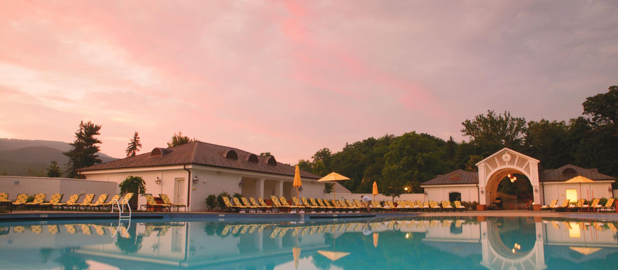 Outdoor Infinity Pool - The Greenbrier Resort